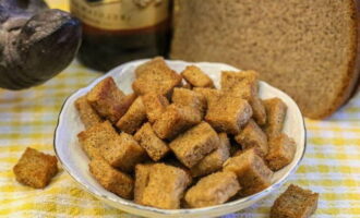 Сухарики в духовке – 10 вкусных рецептов приготовления с пошаговыми фото