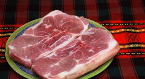 Свиной окорок в духовке - 8 вкусных рецептов приготовления с пошаговыми ...